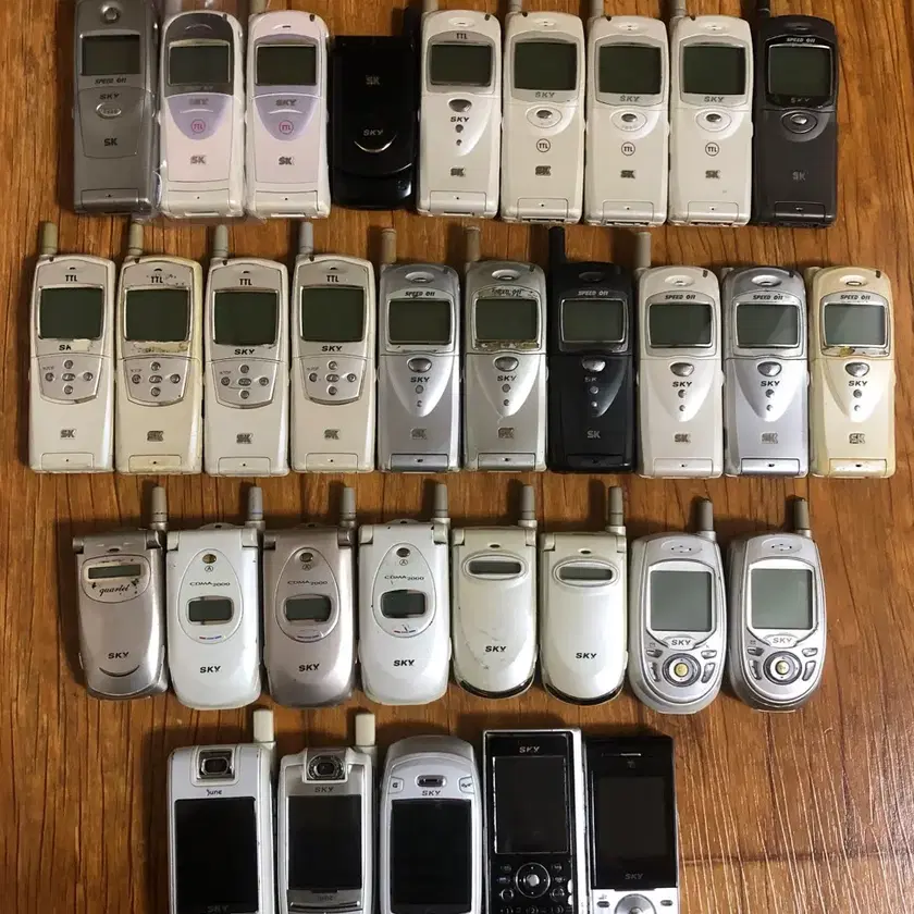 General Phone (Feature Phone) #스카이,#2g폰,#올드폰,#구형폰,#옛날폰 on Bunjang Global Site.