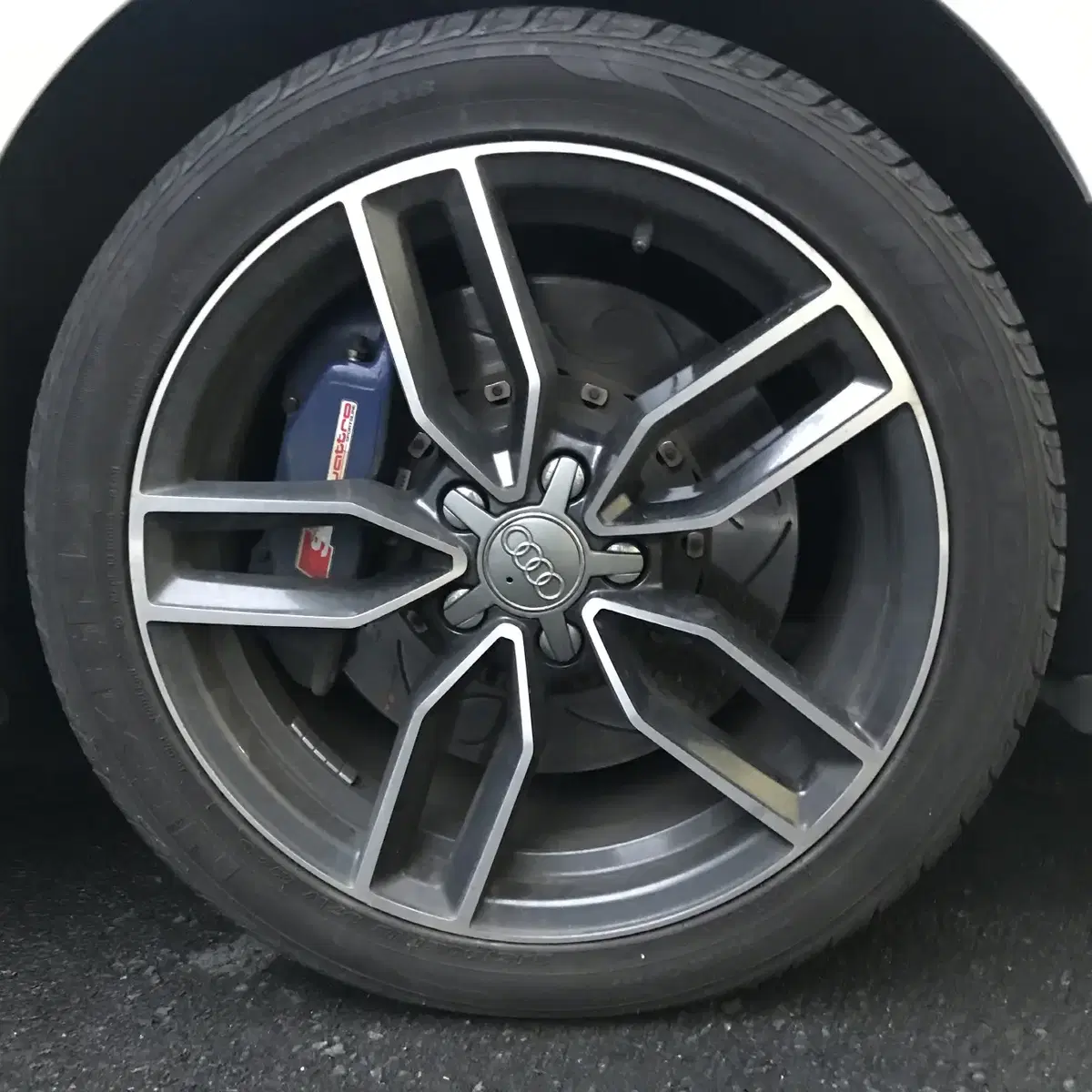 Tire/Wheel 아우디순정휠,아우디RS4휠,아우디S4휠 on Bunjang with safe global shipping.