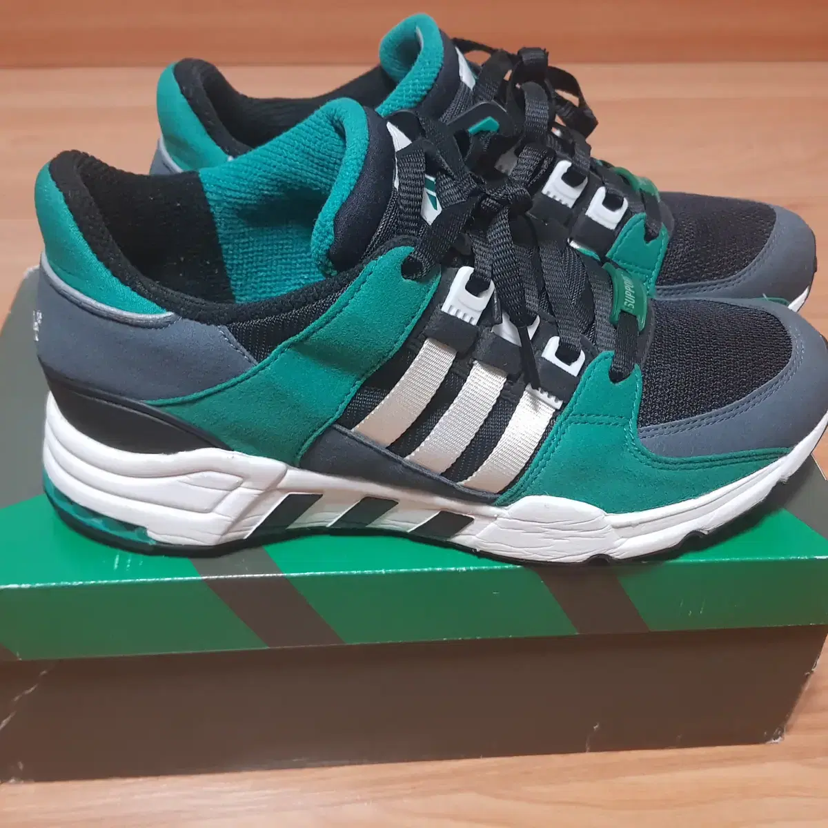 ADIDAS Sneakers 250사이즈,남자운동화,남자런닝화,남자신발,아디다스신발 on Bunjang Global Site.