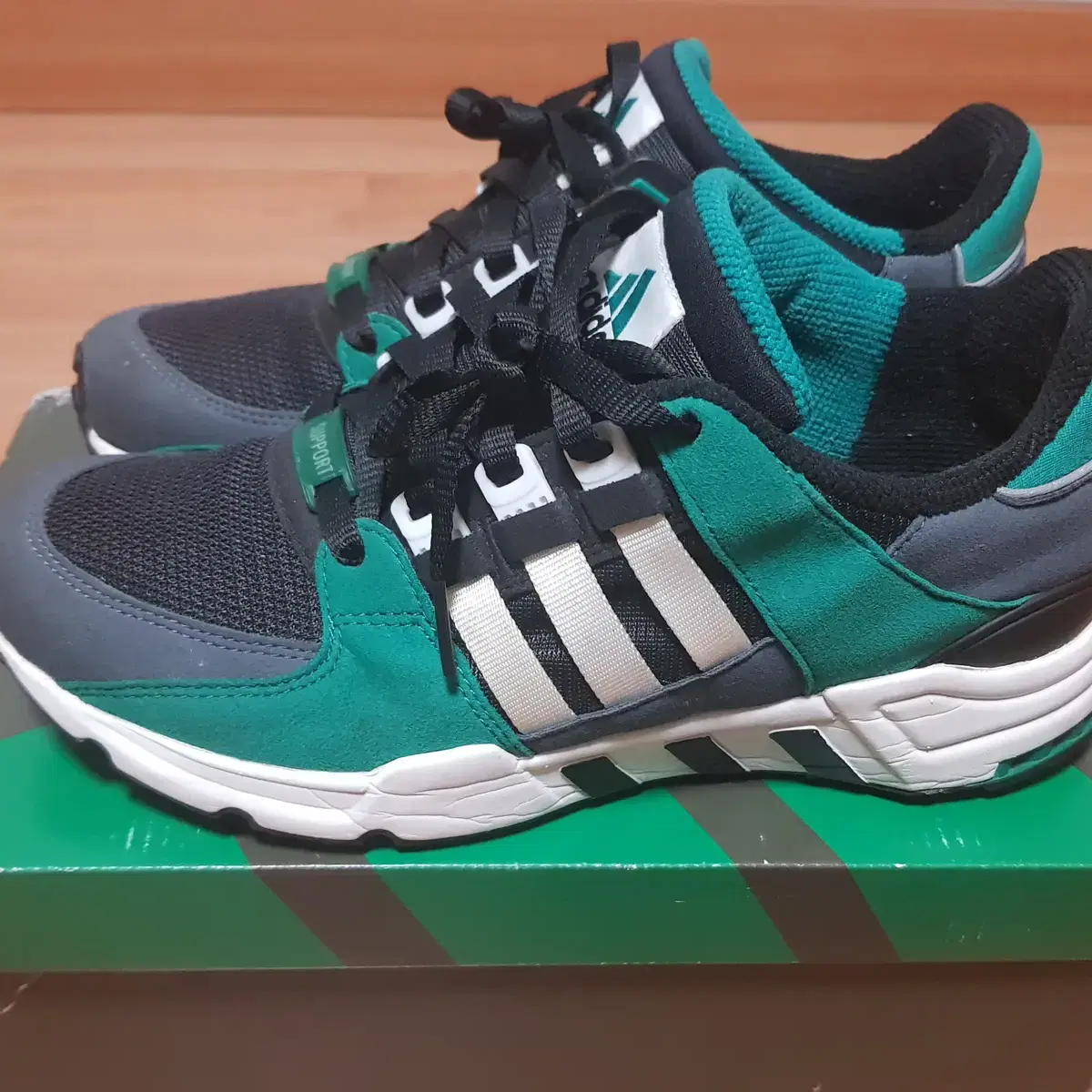 ADIDAS Sneakers 250사이즈,남자운동화,남자런닝화,남자신발,아디다스신발 on Bunjang Global Site.