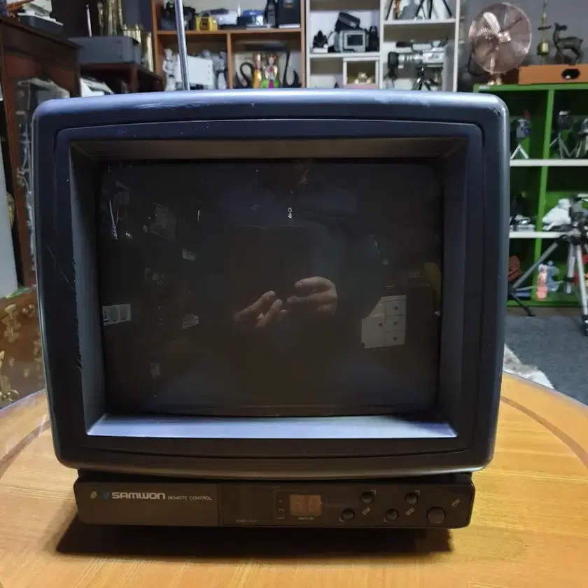 Two portable mini color TVs in the 1980s #TV,#미니TV,#이동식칼라TV,#골동품 on ...