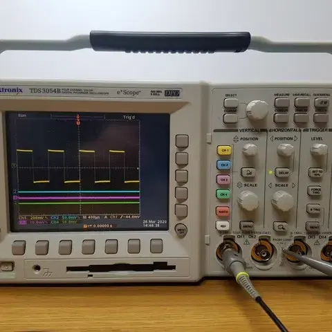 Tektronix TDS3054B Oscilloscope 오실로스코프 on Bunjang Global Site.