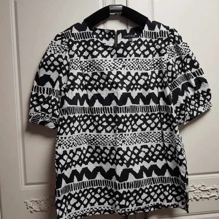 PLASTIC ISLAND | 플라스틱아일랜드 Plastic Island Women's Blouse #S on Bunjang ...