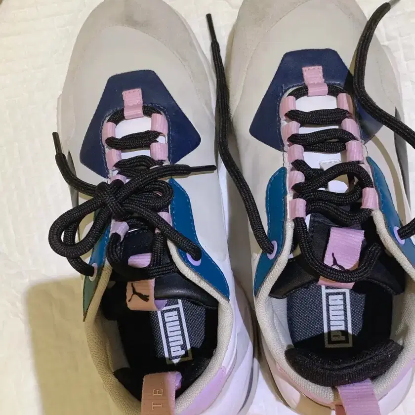 PUMA Sneakers 235 on Bunjang Global Site.