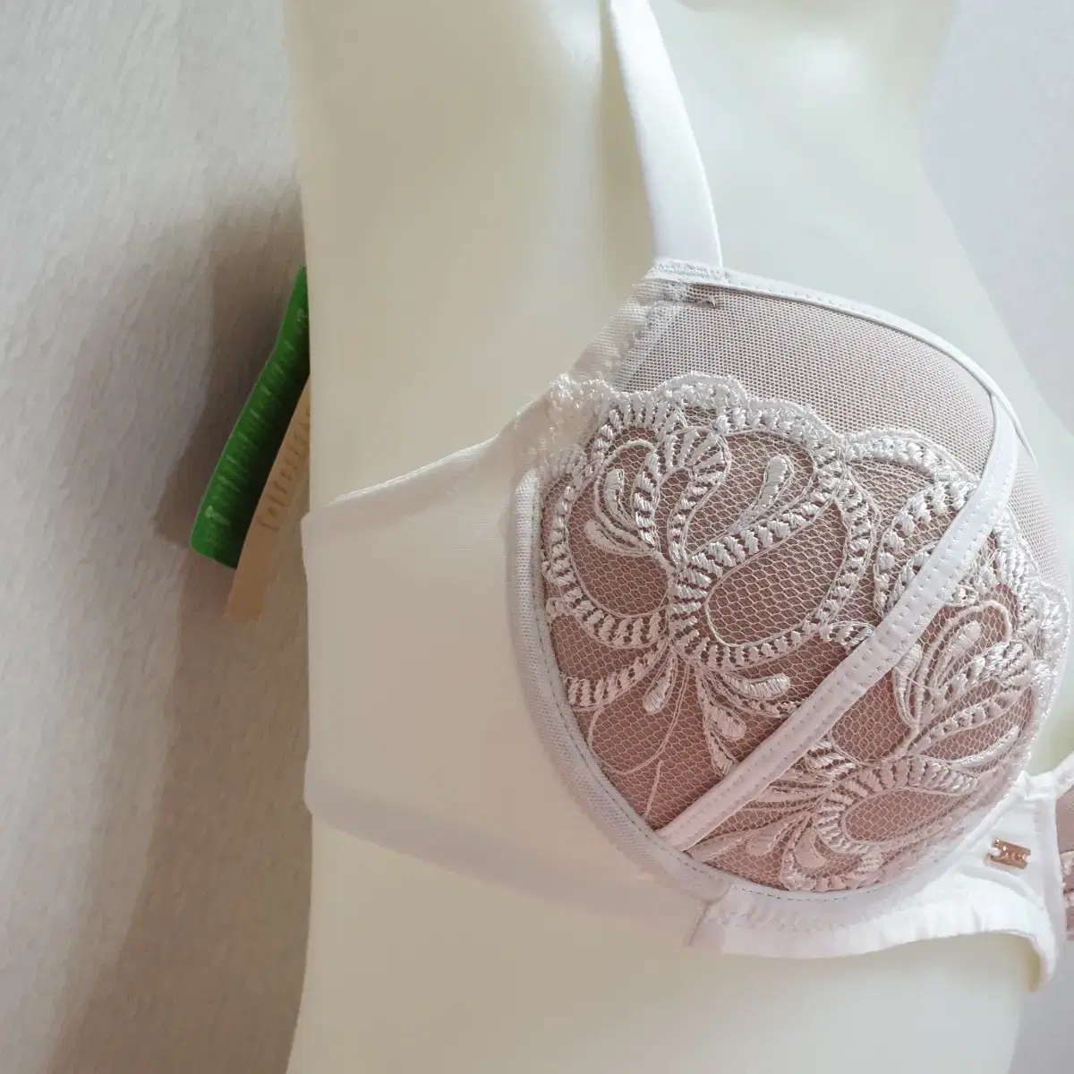 VIVIEN Underwear 비비안뽕브라,뽕브라,브라팬티세트 on Bunjang with safe global shipping.