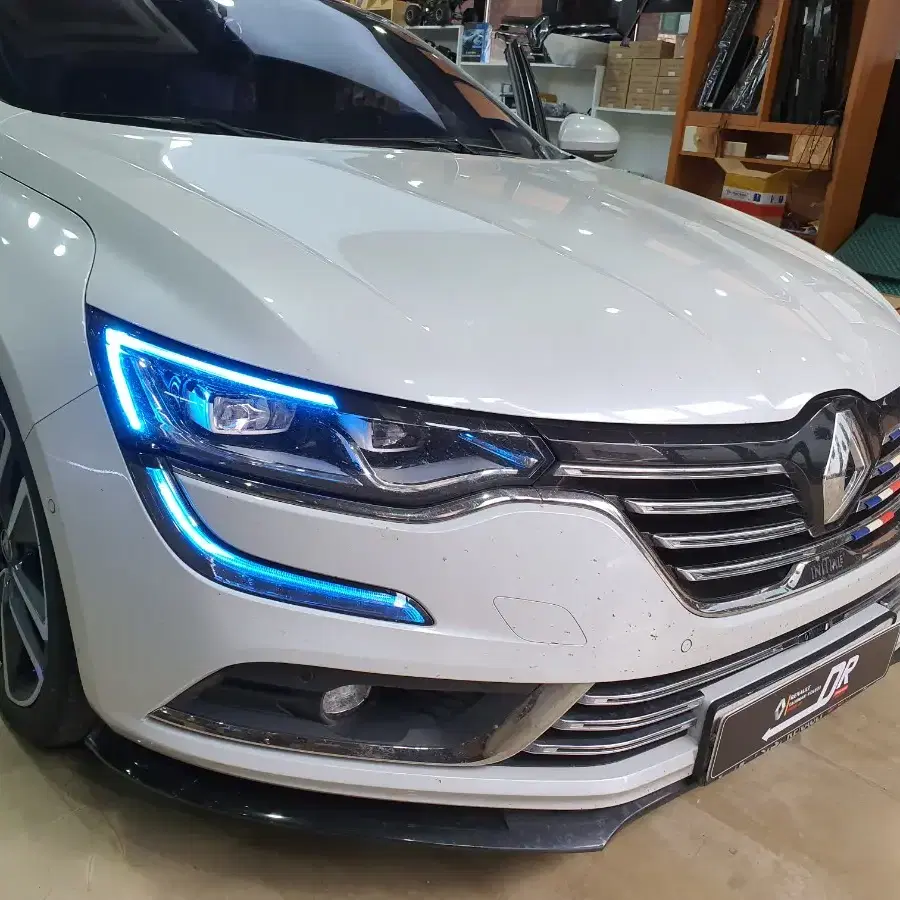 Vehicle/Tuning Supplies sm6,xm3,qm6,엠비언트,르노룩 on Bunjang with safe global shipping.