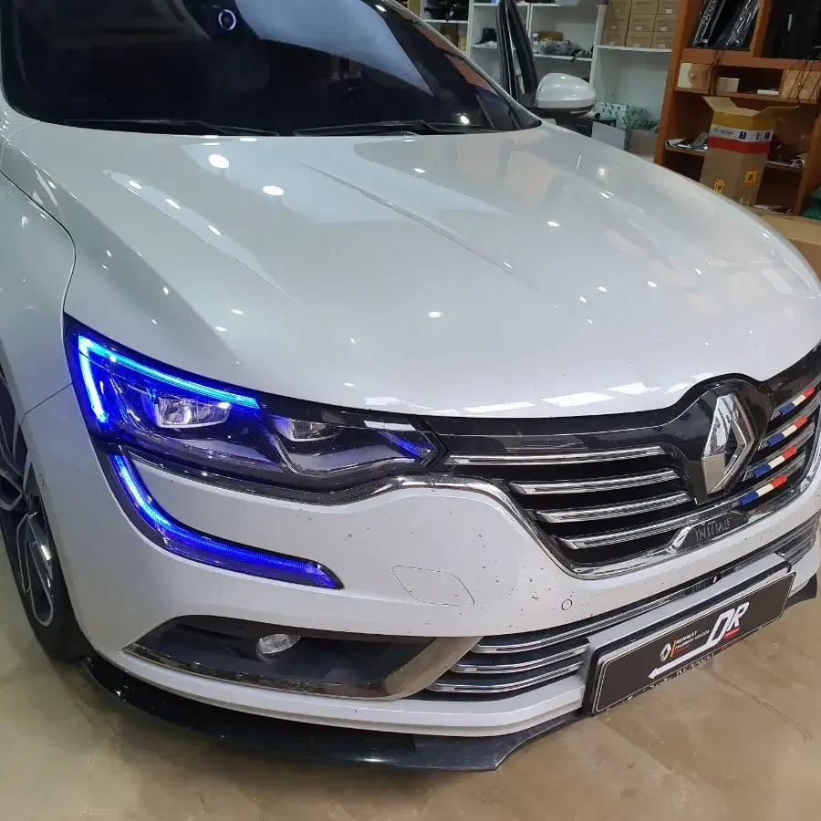 Vehicle/Tuning Supplies sm6,xm3,qm6,엠비언트,르노룩 on Bunjang with safe global shipping.