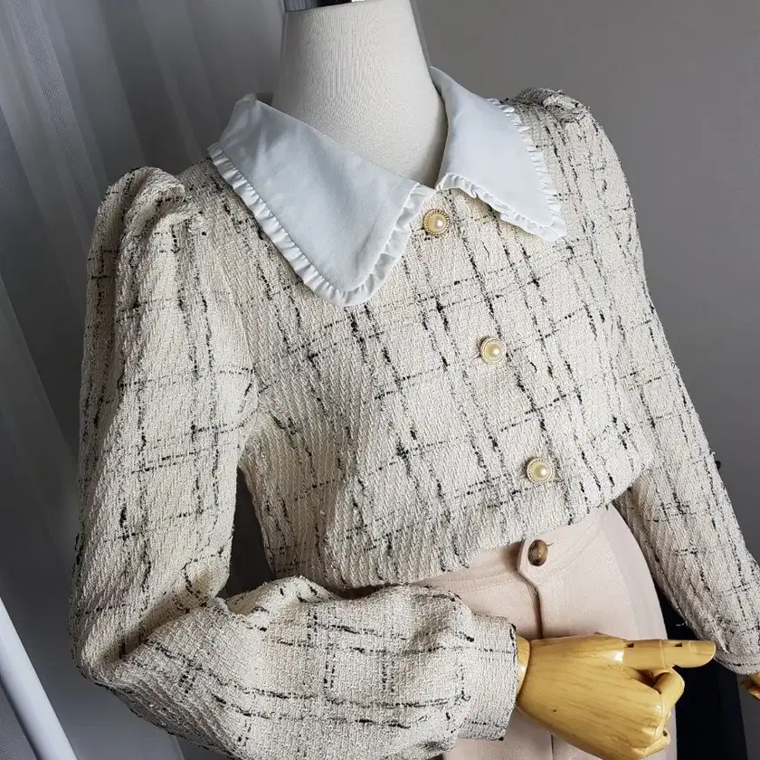 Tweed jinju kara blouse #트위드블라우스,#진주카라블라우스,#트위드체크,#하객블라우스,#진주트위드블라우스 on ...