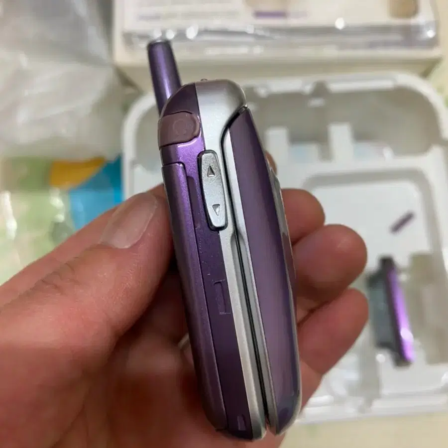 General Phone (Feature Phone) 올드폰,구형폰,옛날폰,피처폰,sch-e135 on Bunjang Global Site.