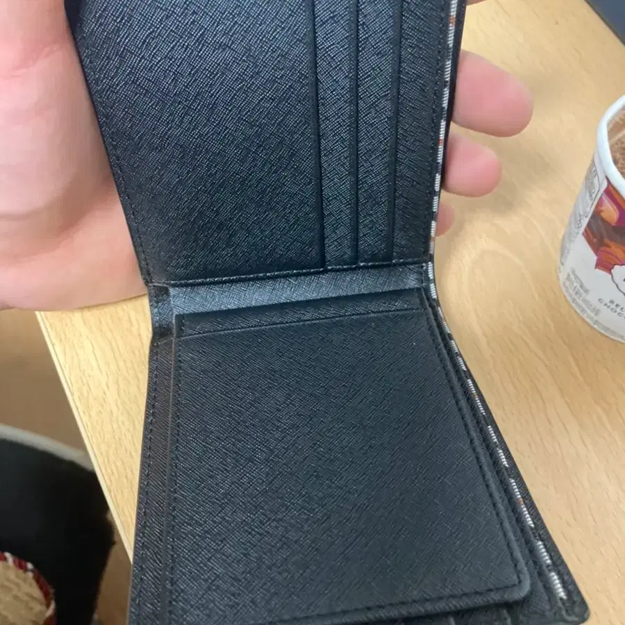 DAKS Men's Wallet 지갑추천,닥스,반지갑 on Bunjang with safe global shipping.