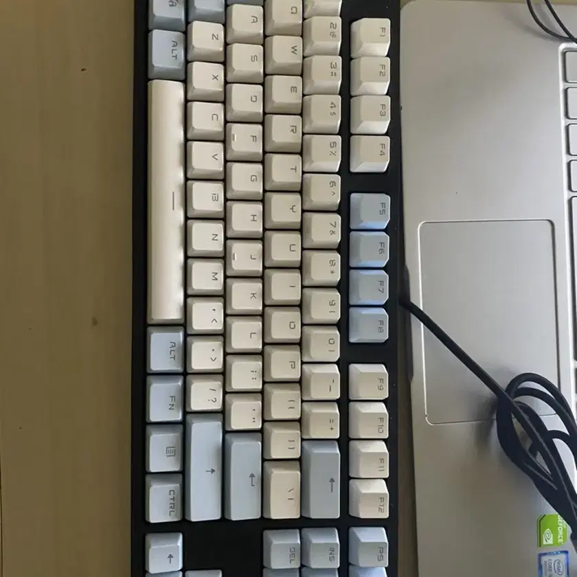 Cox CK 87 Gatron Yellow Axis Sora Keycaps on Bunjang Global Site.