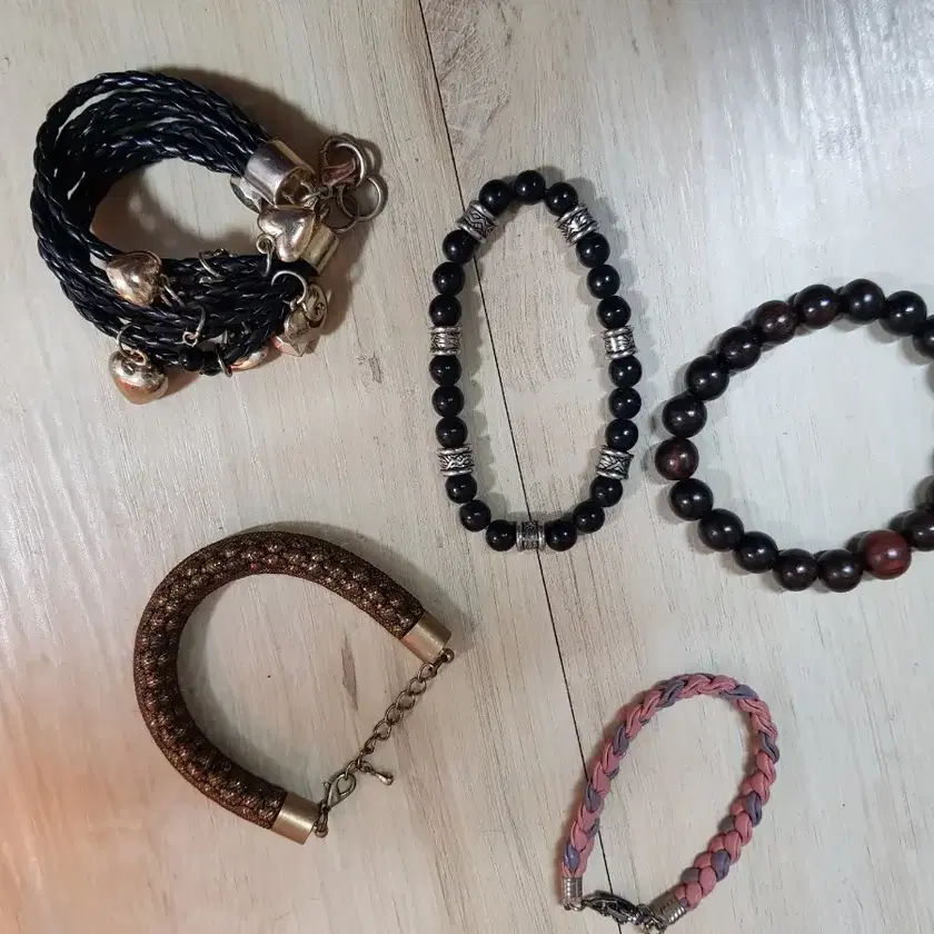 Communication. Bracelets on Bunjang Global Site.