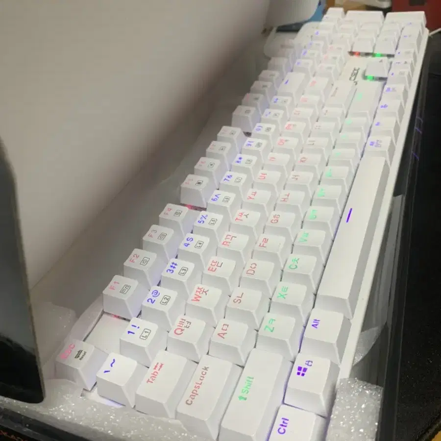 Keyboard 기계식키보드,키보드갈축,키보드,콕스,콕스키보드 on Bunjang with safe global shipping.