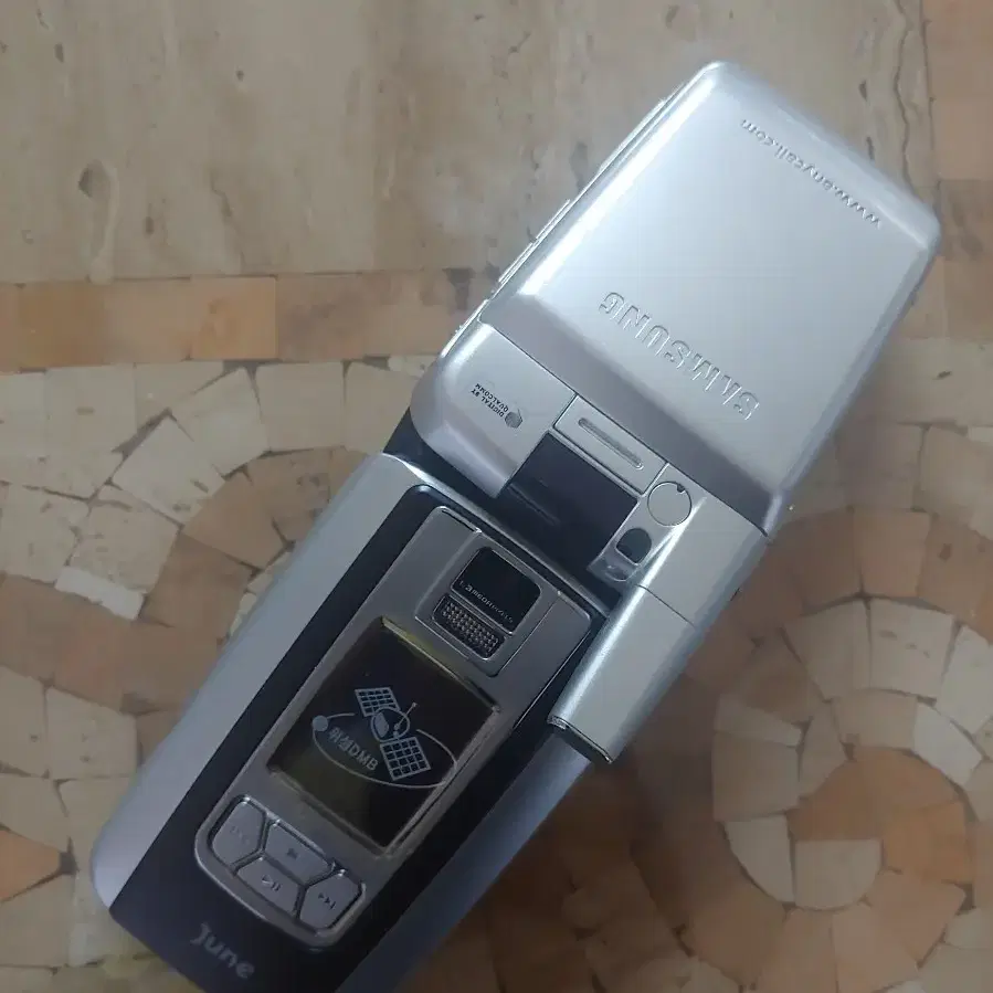 General Phone (Feature Phone) 올드폰,구형폰,b130,흑백폰 on Bunjang Global Site.