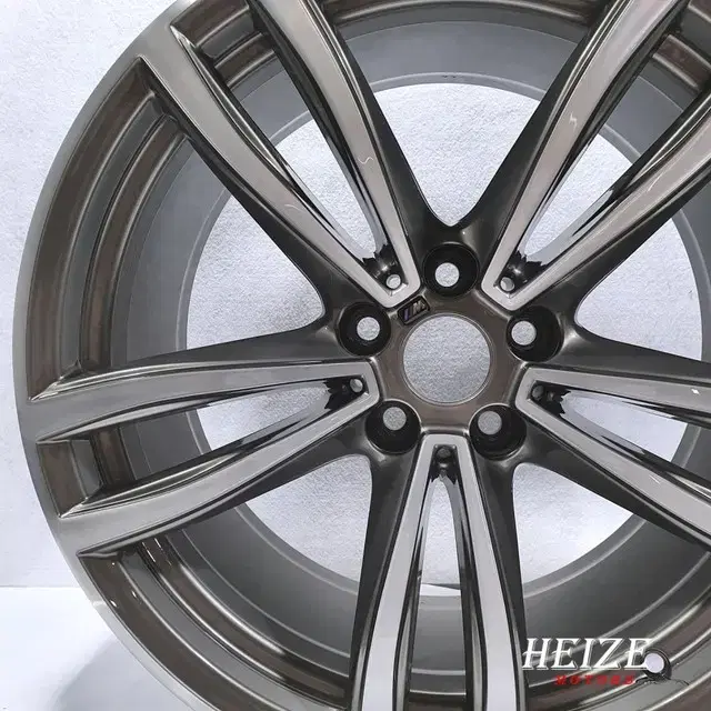 Tire/Wheel BMW,BMW중고휠,BMW7시리즈,7시리즈휠,730D중고휠 on Bunjang Global Site.