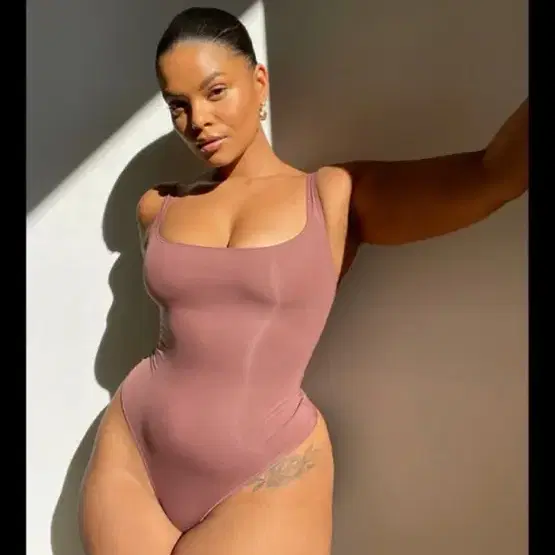 SKIMS #킴카다시안,#바디수트,#바디슈트,#SKIMS,#44 on Bunjang Global Site.