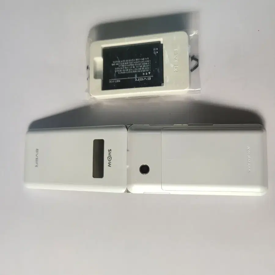 General Phone (Feature Phone) EV-W530,에버폴더폰 on Bunjang Global Site.