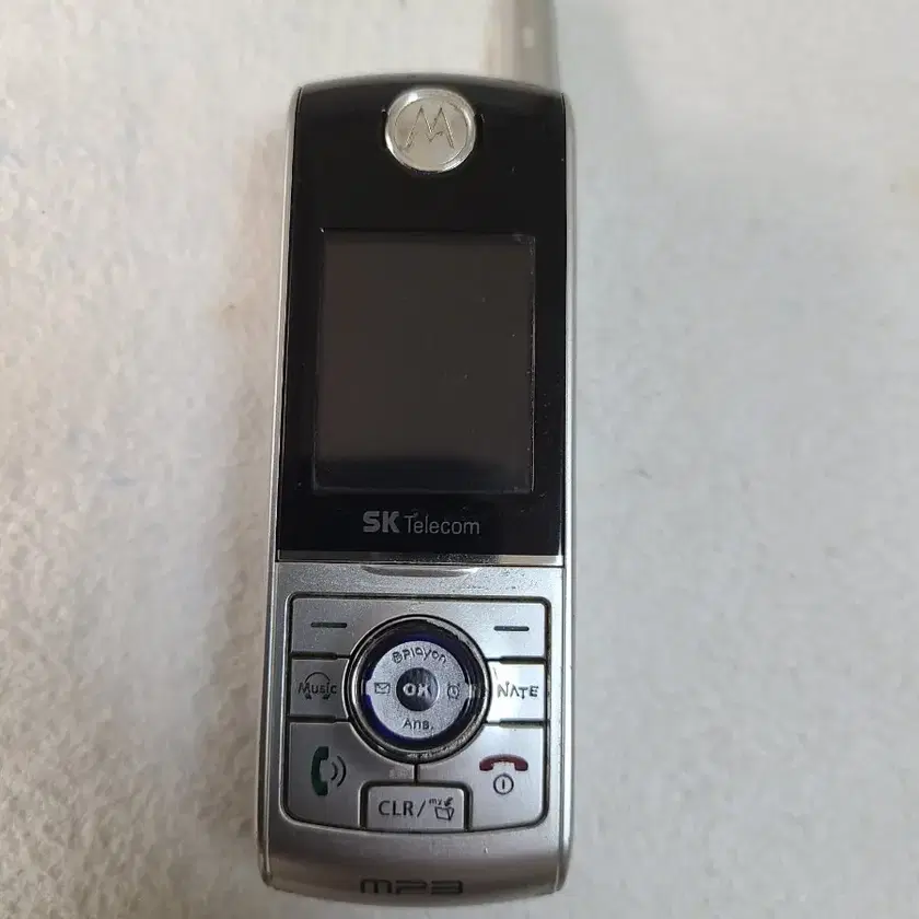 MOTOROLA General Phone (Feature Phone) 모토로라MS400,올드폰,소장용폰,초소형슬라이드 on Bunjang Global Site.