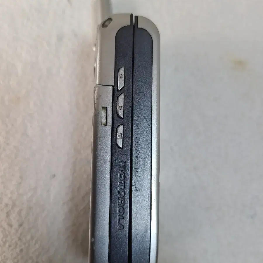 MOTOROLA General Phone (Feature Phone) 모토로라MS400,올드폰,소장용폰,초소형슬라이드 on Bunjang Global Site.