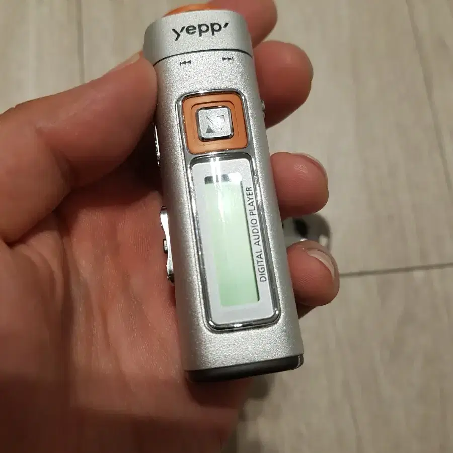 SAMSUNG Mp3/Pmp 삼성mp3,mp3,엠피쓰리,삼성,yp-55 on Bunjang with safe global shipping.