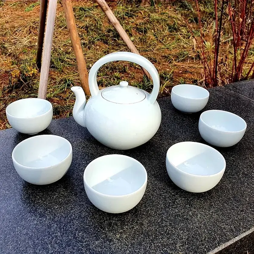 Uilyo Encyclopedia Britannica Eunjeon (Tojeon) Kim Ik-young Jo porcelain teacup set. #우일요,#김익영 ...