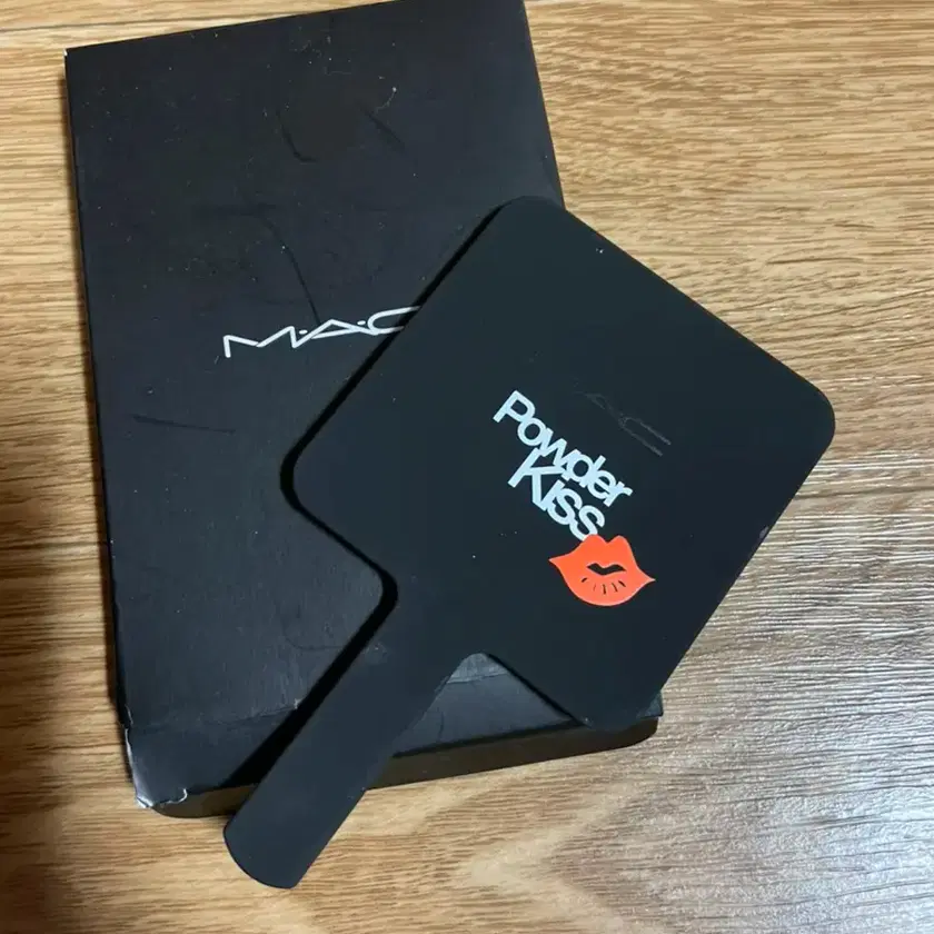 MAC | 맥 Mac hand mirror new product #맥 on Bunjang Global Site.