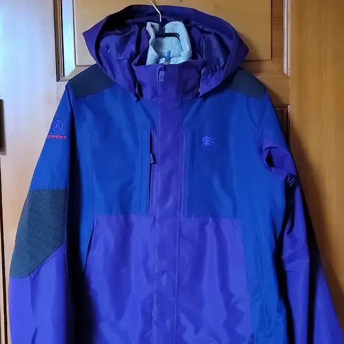 KOLON SPORT Women's Hiking Clothing 코오롱 고어텍스자,95사이즈 on Bunjang Global Site.