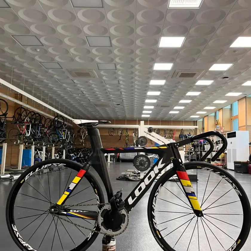 LOOK | look look r96 완차 팔(대차x) #look픽시,#lookr96,#픽시자전거,#트랙자전거 on Bunjang Global Site.