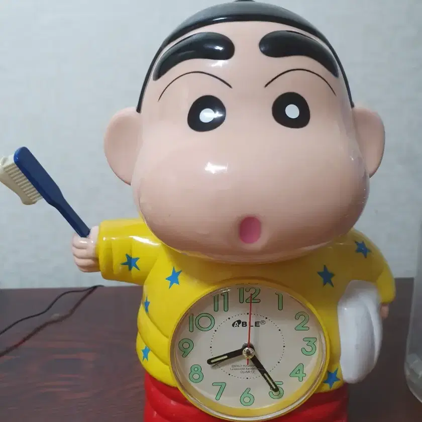 Crayon Shin-chan desk clock on Bunjang Global Site.