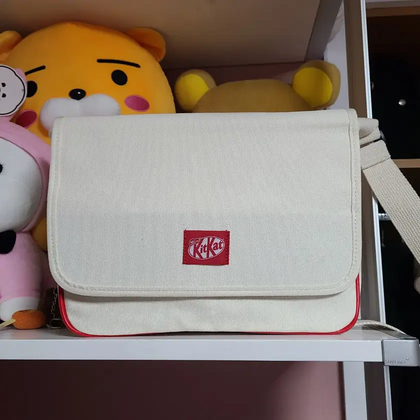 Kit Kat Messenger Bag #킷캣메신저백 on Bunjang Global Site.