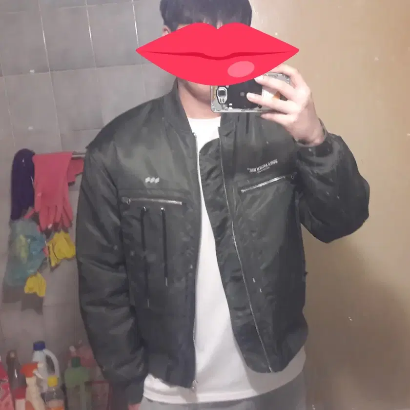 월드앤썸웨이브 ma1 카키,블랙 팝니다 105(XL)사이즈 #ma1,#알파인더스트리,#숏패딩,#항공점퍼,#무신사 on Bunjang Global Site.