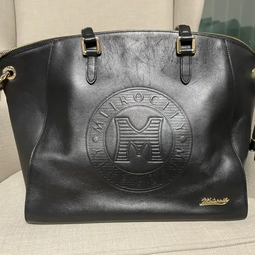 Metropolis Shoulder Bag #숄더백 on Bunjang Global Site.