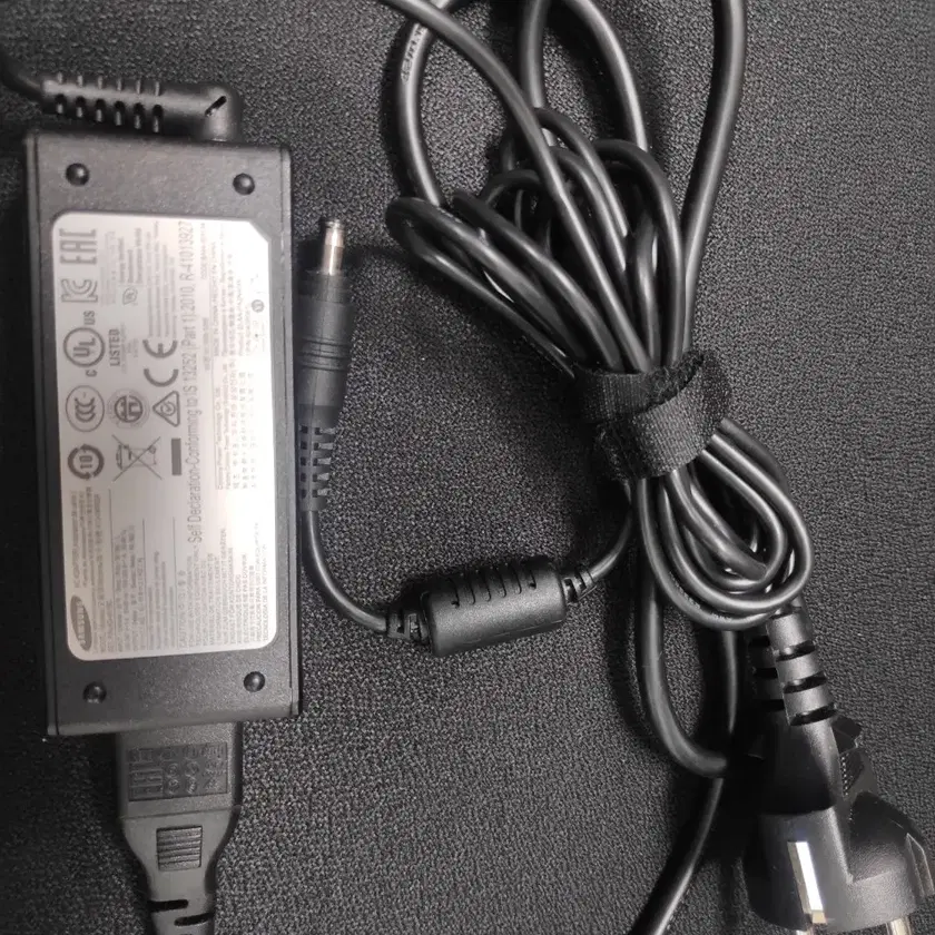 Cables/Chargers/Peripheral Devices 충전기,노트북,어댑터,삼성 on Bunjang Global Site.