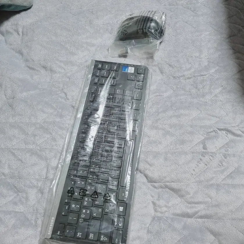 Samsung USB Wireless Keyboard (Standard Layout + Tenkeyless ...