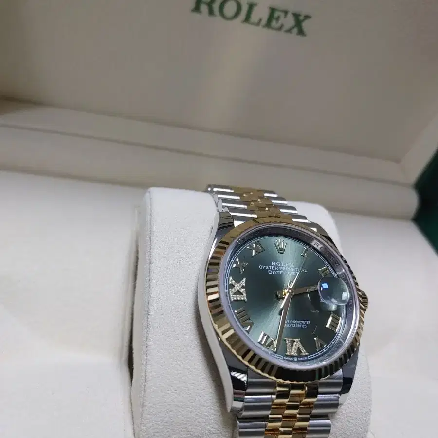 ROLEX Premium Watch (Automatic) 로렉스,데이저스트,로렉스올리브그린 on Bunjang Global Site.