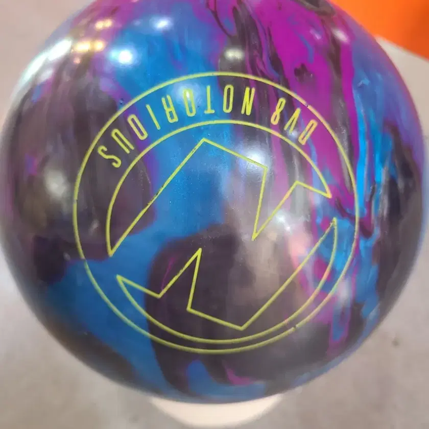 DV8 Notrius 14P Bowling Ball #DV8,#노트리우스,#볼링공,#14파운드 on Bunjang Global Site.