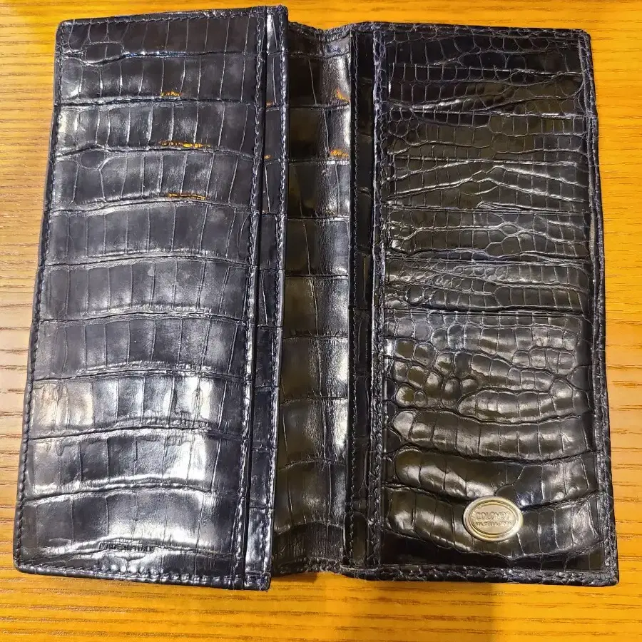 COLOMBO Men's Wallet 콜롬보,악어가죽,악어가죽장지갑,콜롬보장지갑 on Bunjang Global Site.