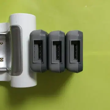 LG Cables/Chargers/Peripheral Devices DC-J4,LG피처폰거치대 on Bunjang Global Site.