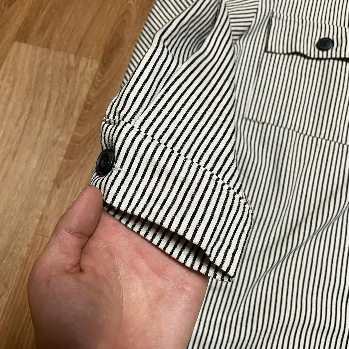 Shirt 오버핏셔츠,미그웨치 on Bunjang with safe global shipping.