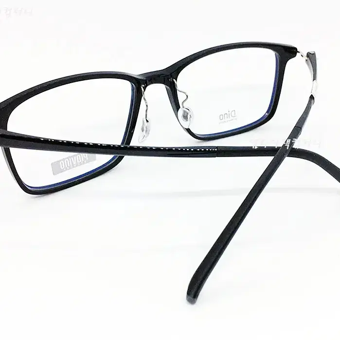 Glasses on Bunjang Global Site.