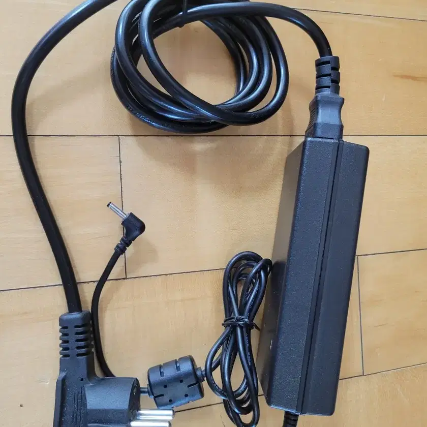 LG Cables/Chargers/Peripheral Devices #엘지,#그램,#충전기,#정전기방지 on Bunjang Global Site.