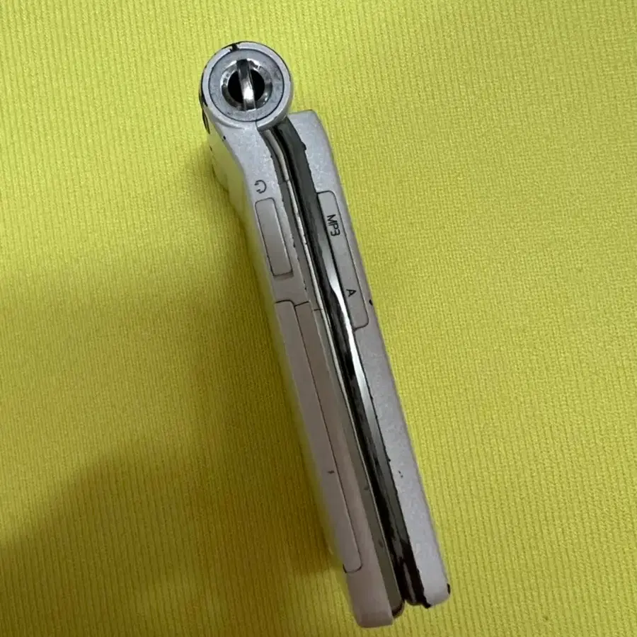 General Phone (Feature Phone) 올드폰,스카이im-u17,im-u170,메탈슬림폰,구형폰 on Bunjang with safe global shipping.