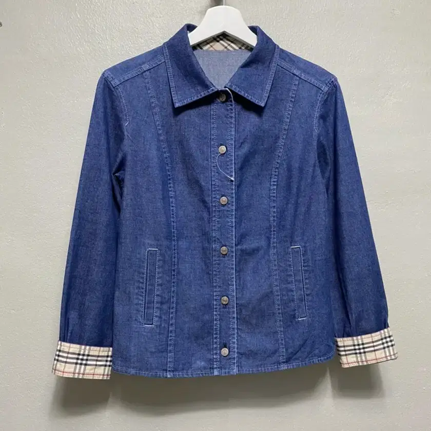 BURBERRY Jacket [object Object],[object Object] on Bunjang Global Site.