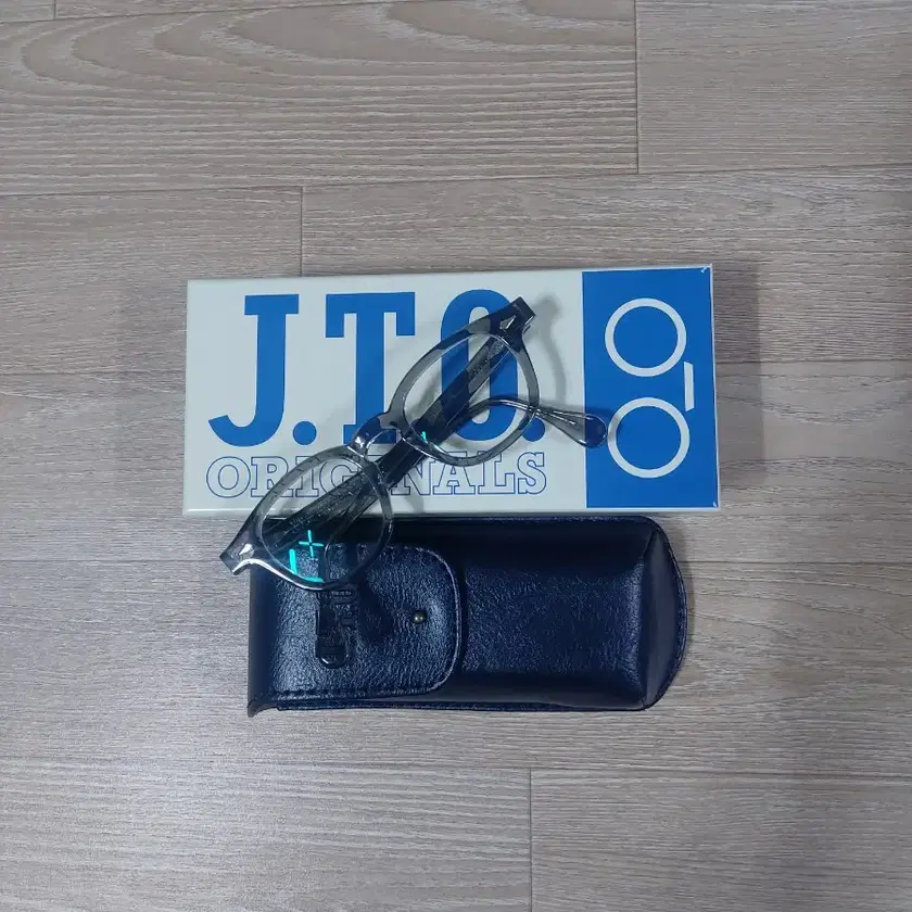 Julius 44 22 Gray jto ar Julius Tart #아넬 on Bunjang Global Site.