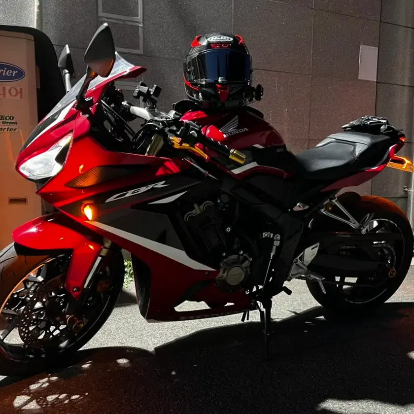 Motorcycle (Over 125cc) 혼다cbr650r,미들급,홍진헬멧 on Bunjang Global Site.