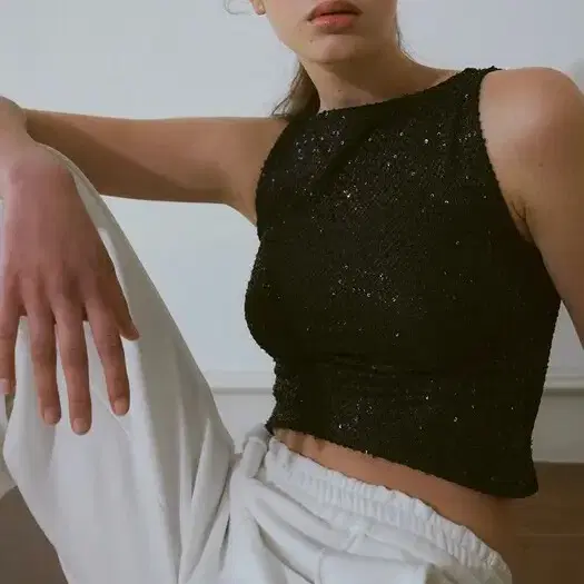 Blouse 오버듀플레어,글리터,스팽글,펄,블랙 on Bunjang Global Site.