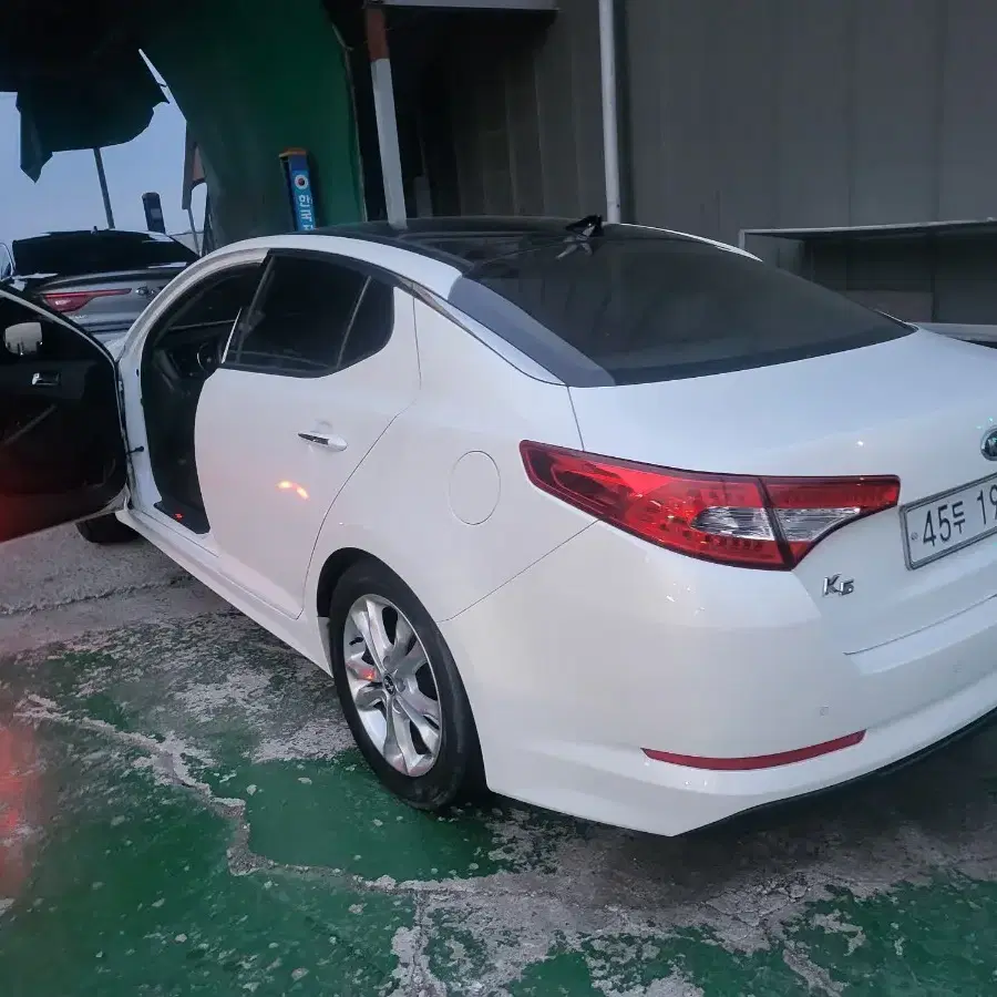 Medium Sedan k5,흰색,풀옵션,스마트키,썬루프 on Bunjang Global Site.