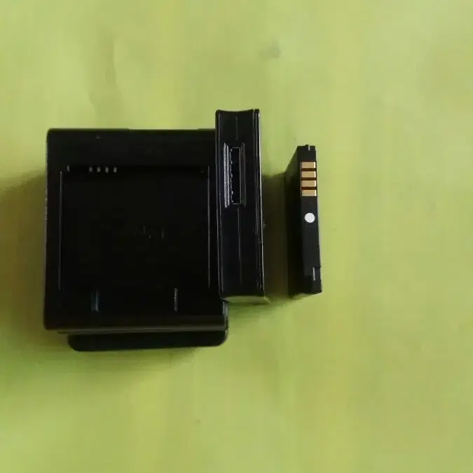 LG Cables/Chargers/Peripheral Devices 뷰티폰배터리,뷰티폰충전거치대,LG-SH210,LGIP-580A,DC-N12 on Bunjang ...