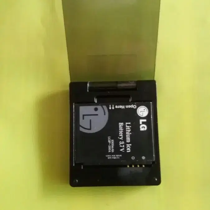 LG Cables/Chargers/Peripheral Devices 뷰티폰배터리,뷰티폰충전거치대,LG-SH210,LGIP-580A,DC-N12 on Bunjang ...