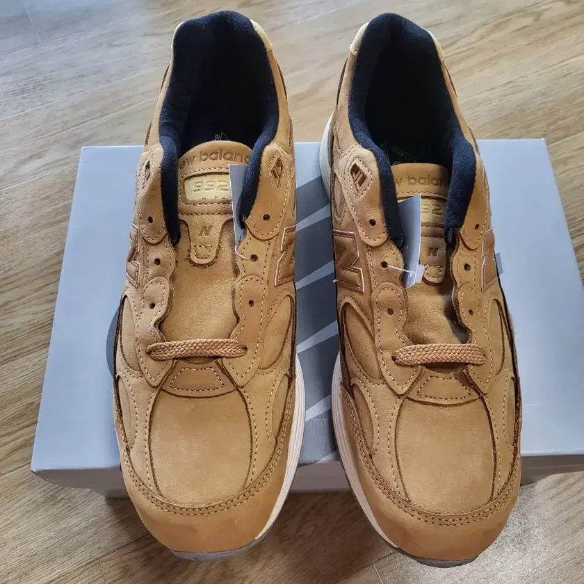 NEW BALANCE Sneakers m992lx,280,된장 on Bunjang Global Site.